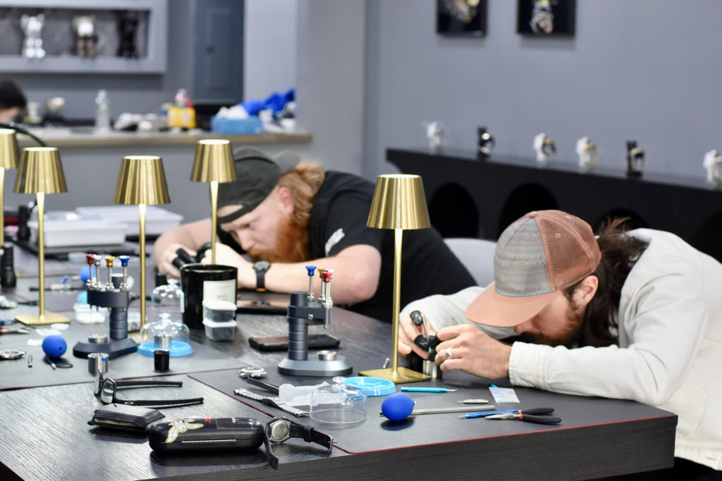 Quartz vs Automatic Watches: Key Differences Explained – SKYRIM WRIST